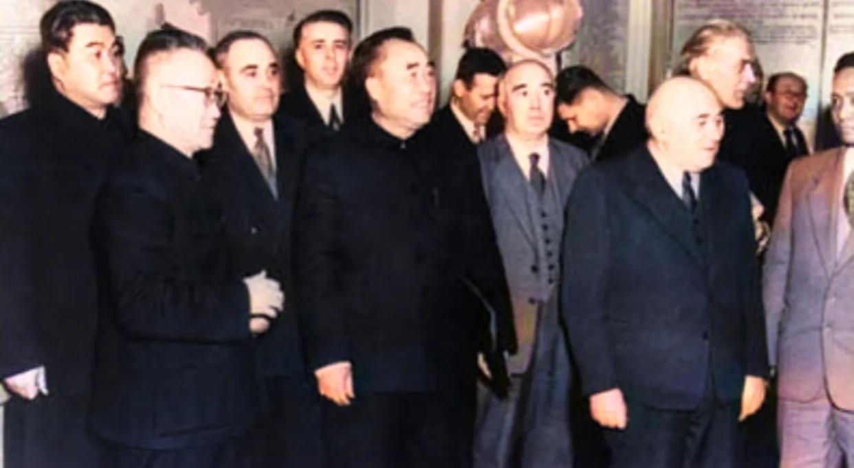 Deng Xiaoping who went abroad - iNEWS