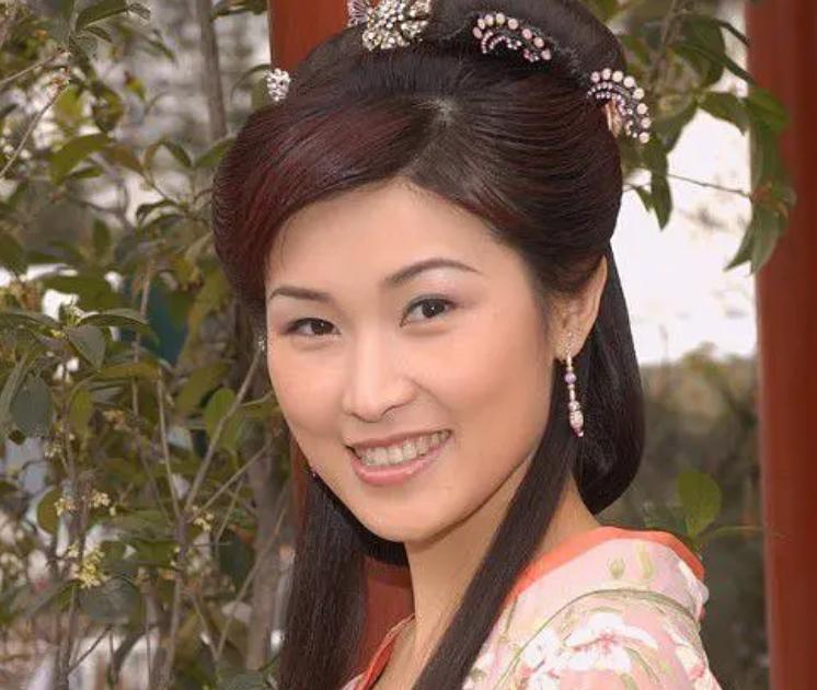 After being forced to leave by TVB, she became an internet celebrity ...