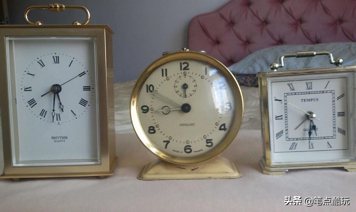 Carbon batteries must be used for quartz clocks?First identify the true ...