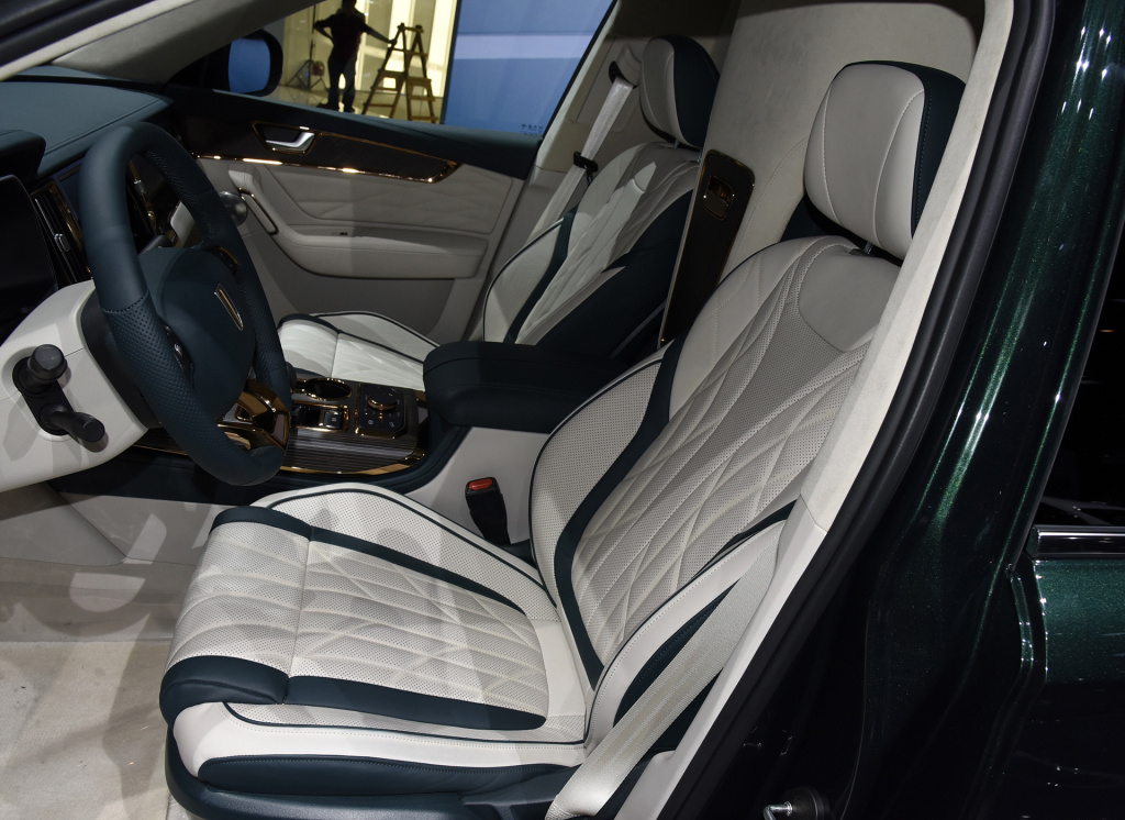 Hongqi HS7+, the first domestic-made extension car, unveiled, with V6 power +8AT, and the rear ...