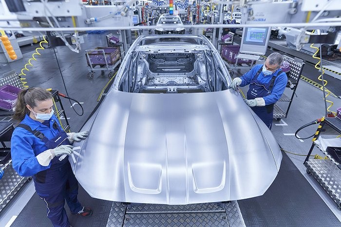 The first batch of BMW i4 Munich plant rolls off and is expected to be ...
