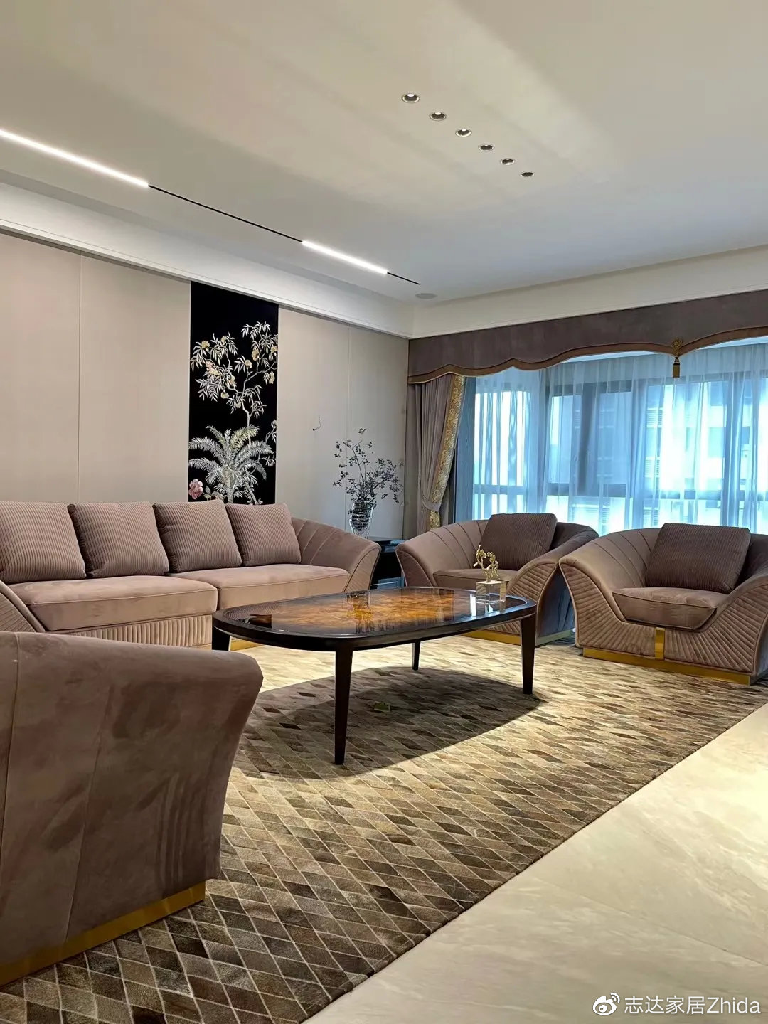 260 square meters of fashion and luxury - iMedia