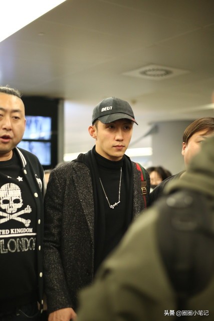 Highlights of today's entertainment: Yang Yang, Huang Jingyu, Lu Han ...