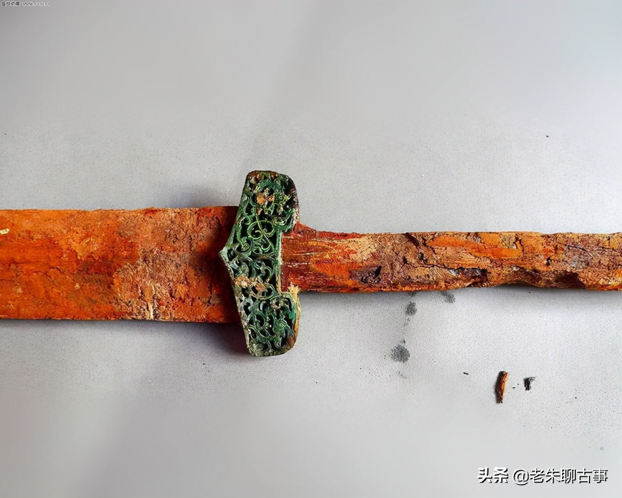 An iron sword was dug out from an ancient tomb in the Shang and Zhou ...