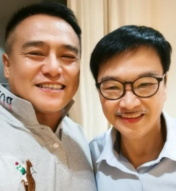 68-year-old Wu Mengda suffered a heart attack. He bent over to support ...
