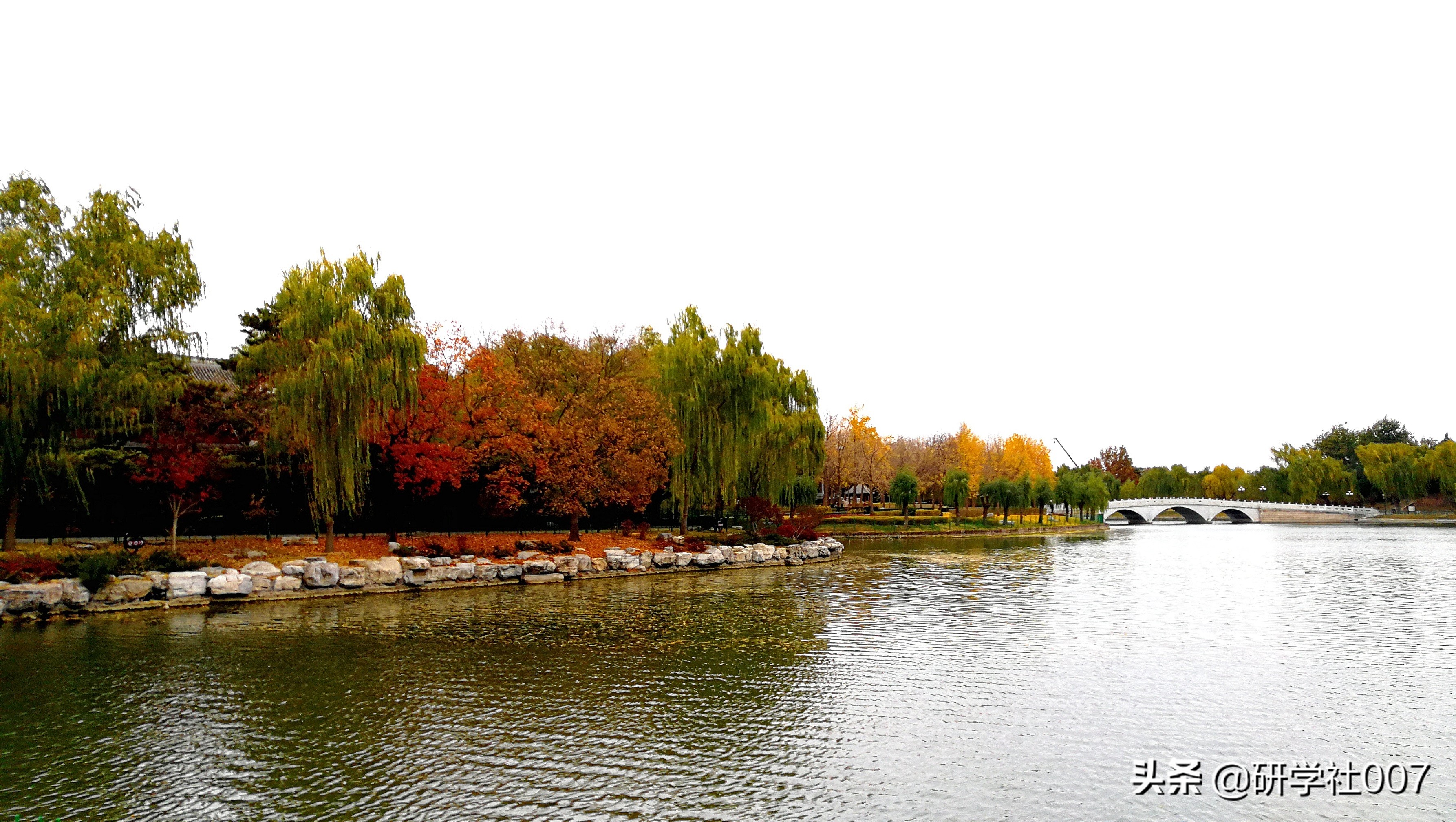 The beautiful Taoranting Park in late autumn - iNEWS
