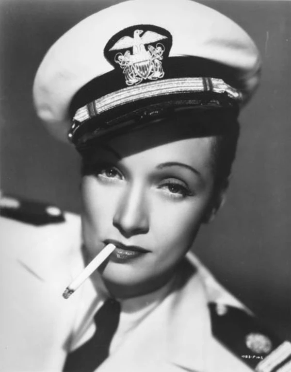 50 pieces of classic goddess smoking cigarettes in the last century ...