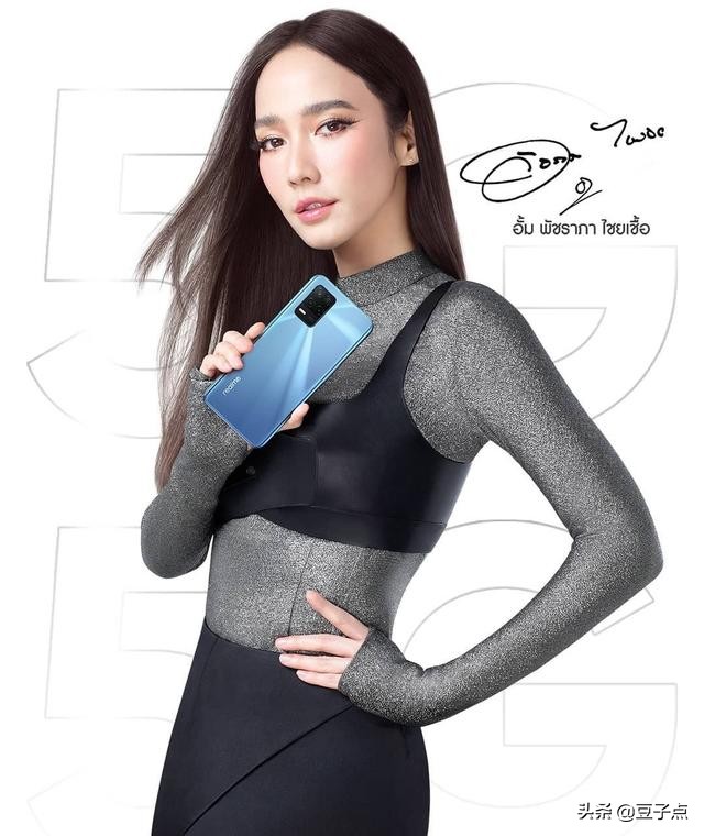 Thai star Aump has received two new dramas in a row, Mike and Tik, two handsome men as the male ...