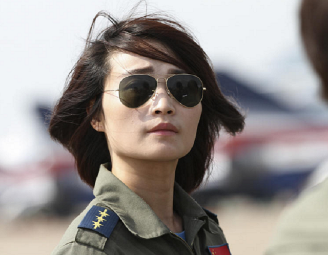 Yu Xu, the "superwoman" in the sky, drove the J-10 fighter jet to ...