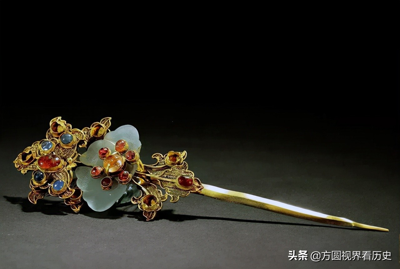 The lone tomb on the barren hill was actually the tomb of the princess ...