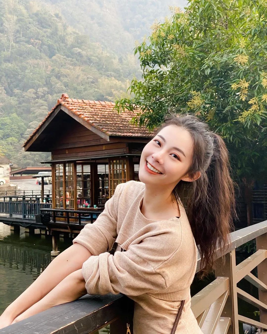 She is called the "Milk Tea Girl" in Taiwan. She has a proud body and a ...