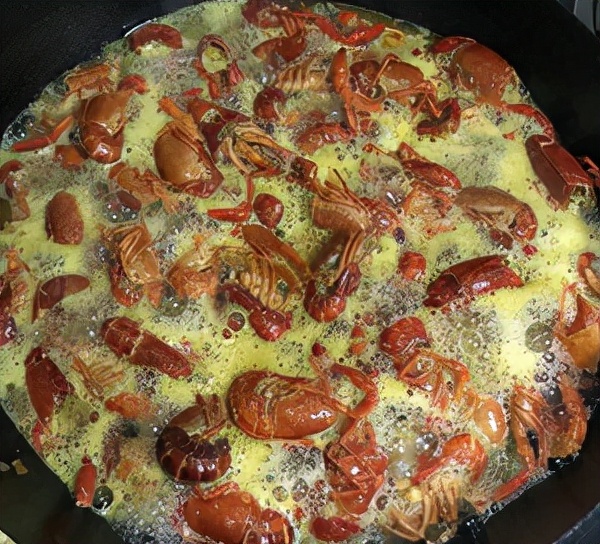 Homemade garlic crayfish - iNEWS