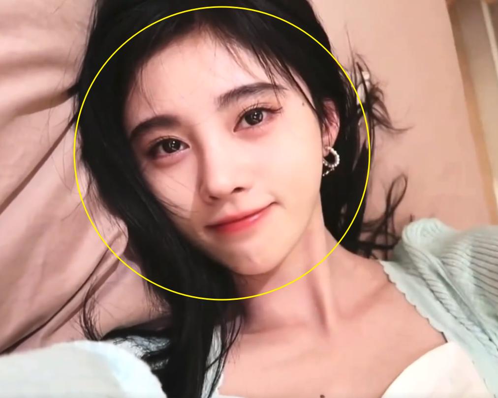 Ju Jingyi posted daily vlogs, slapped her face and photographed facial features that make people ...