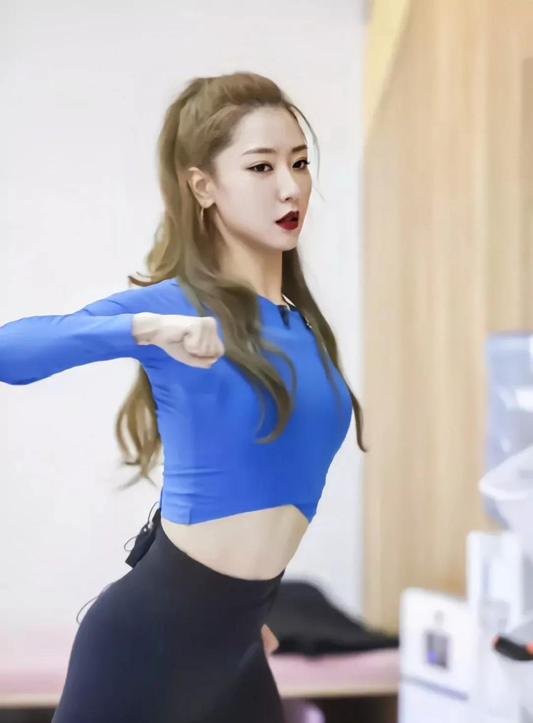 Bai Bing, a woman who looks like Kim Hee Sun - iNEWS