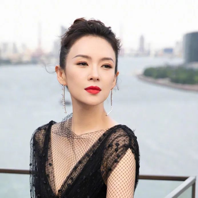 Can a flat face with a flat nose and small features become a beauty ...