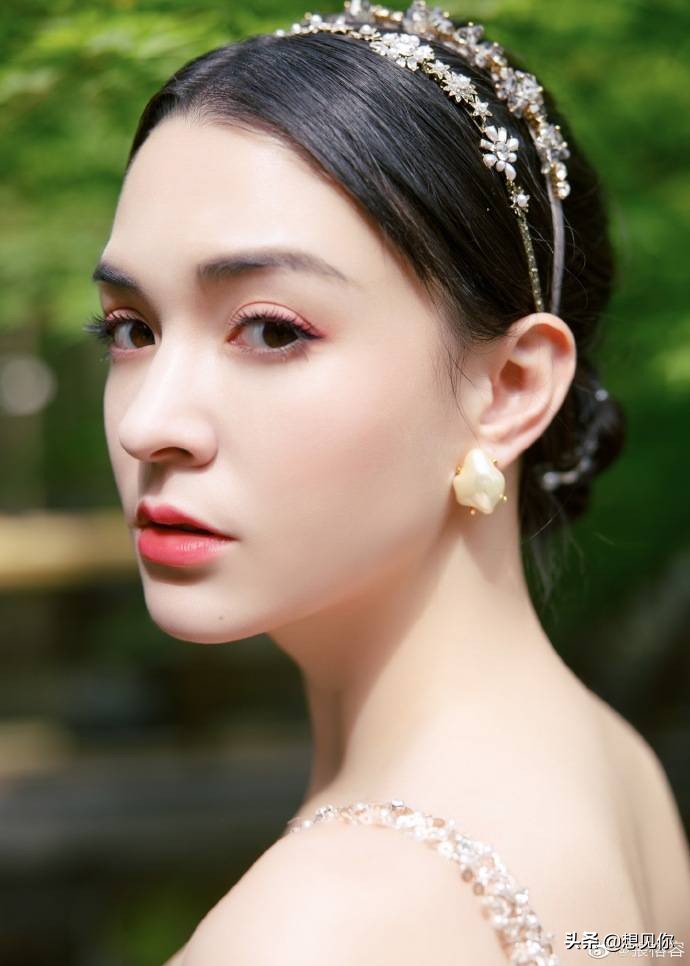 Casual and unique "Hermione"-Zhang Rongrong - iNEWS