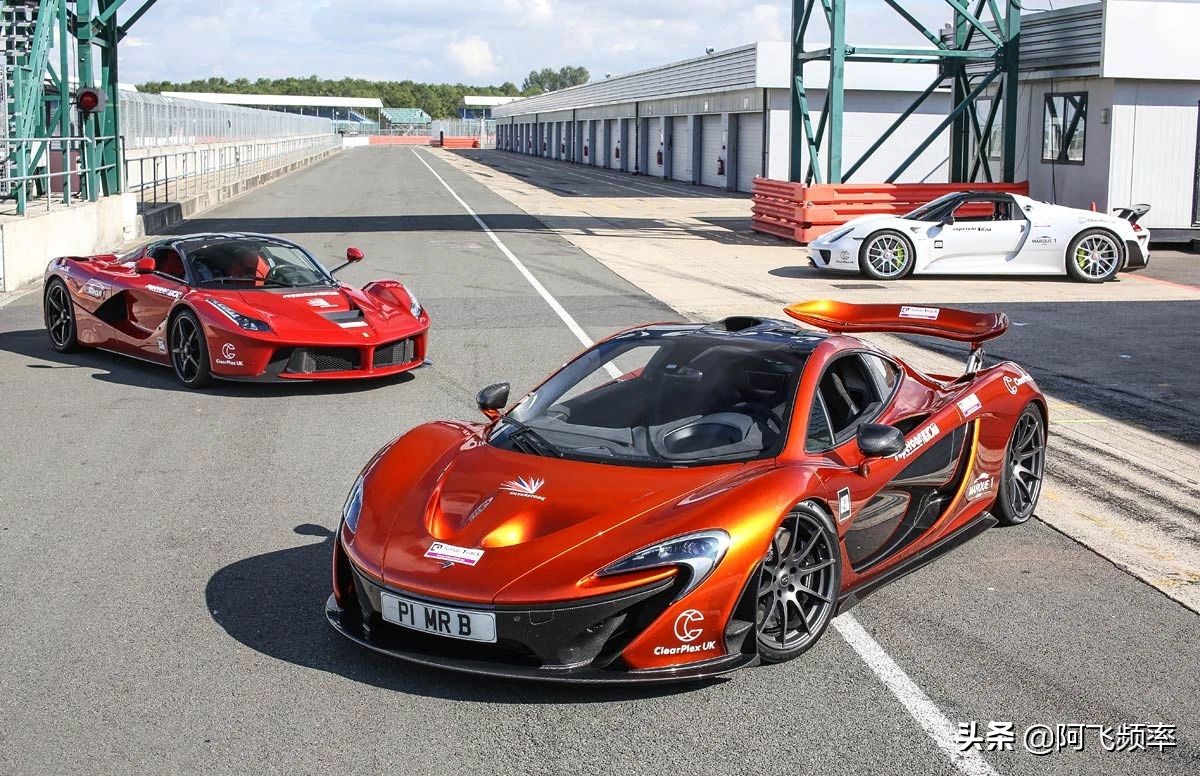 Good guys!Rare color matching new Ferrari LaFerrari appeared in the ...