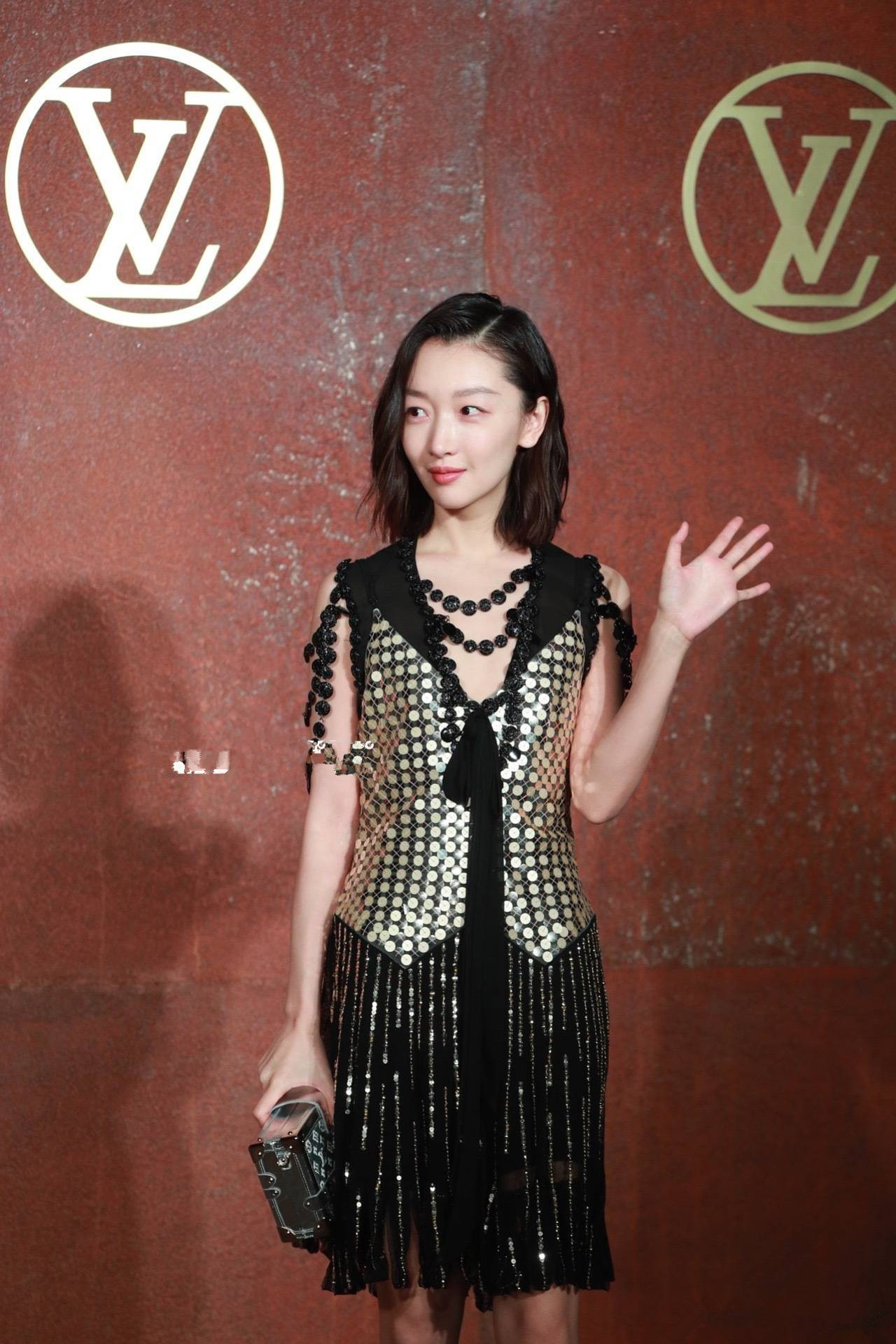 LV show red carpet style: Reba missed, Dongyu Zhou was dry and thin, Zhu Yilong was old, 2 big ...