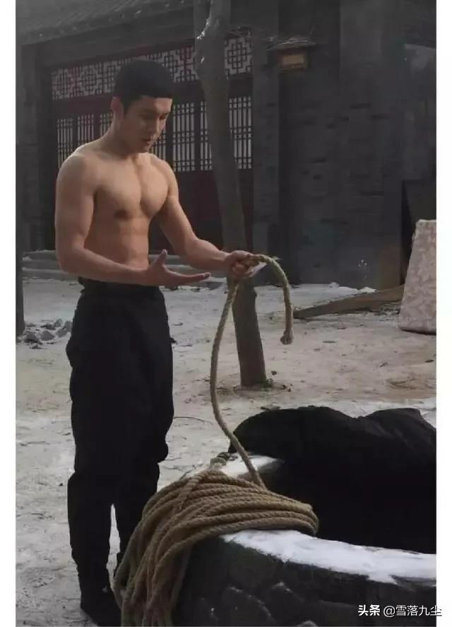 Han Dongjun plays the sharpshooter Pinghe in Changjin Lake, showing off ...