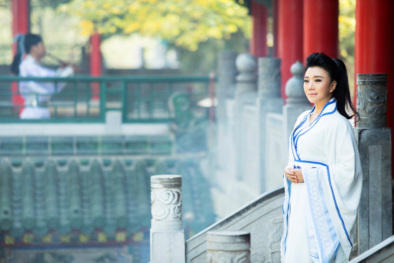 Young mezzo-soprano Liu Ziqi sings Hero Mountain "Huashan in the World ...