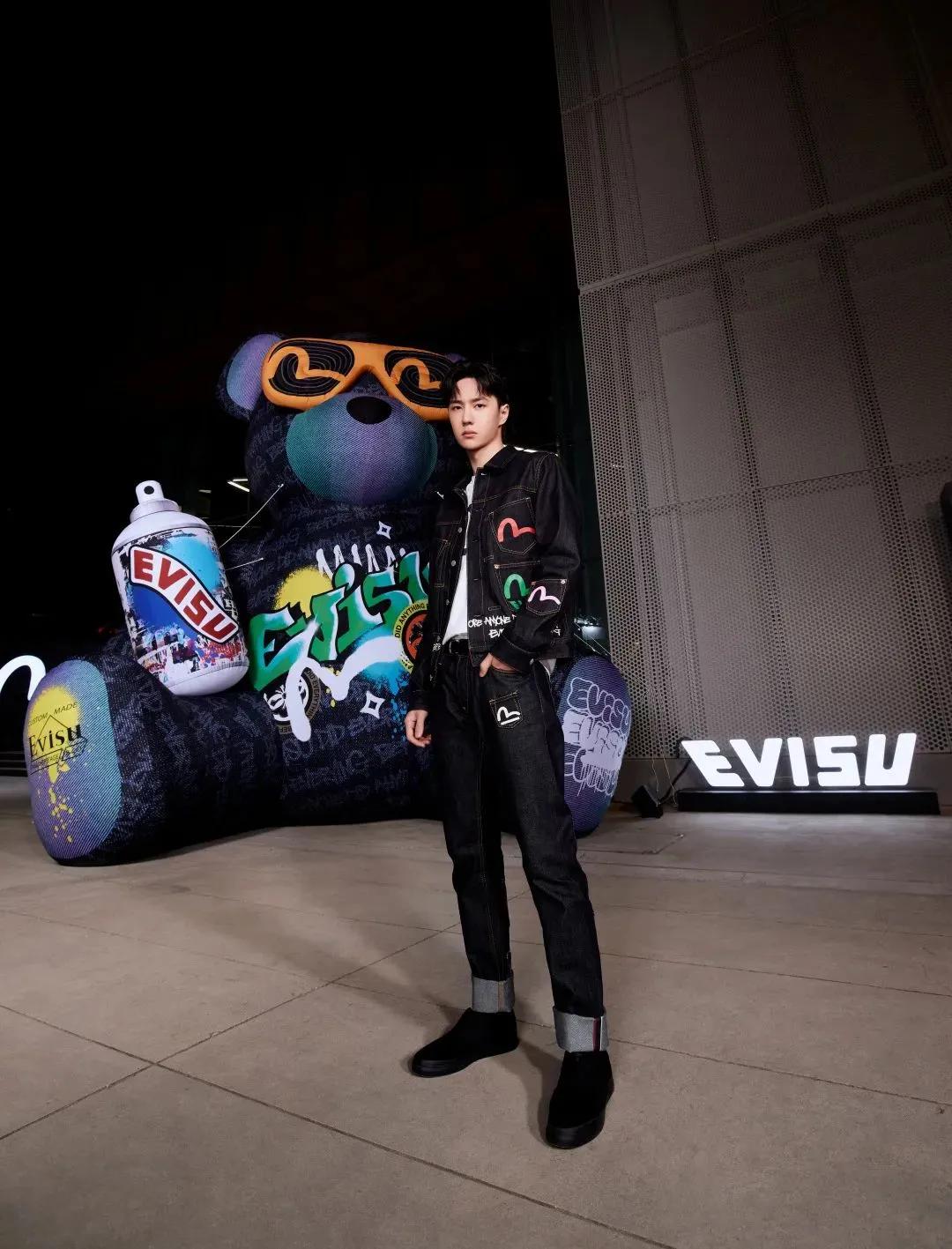 Yibo's evisu event, sitting next to Bobo, has a strong commanding ability - iNEWS