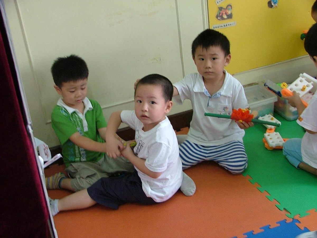 Babies like to snatch other people's toys. Is it domineering and ...