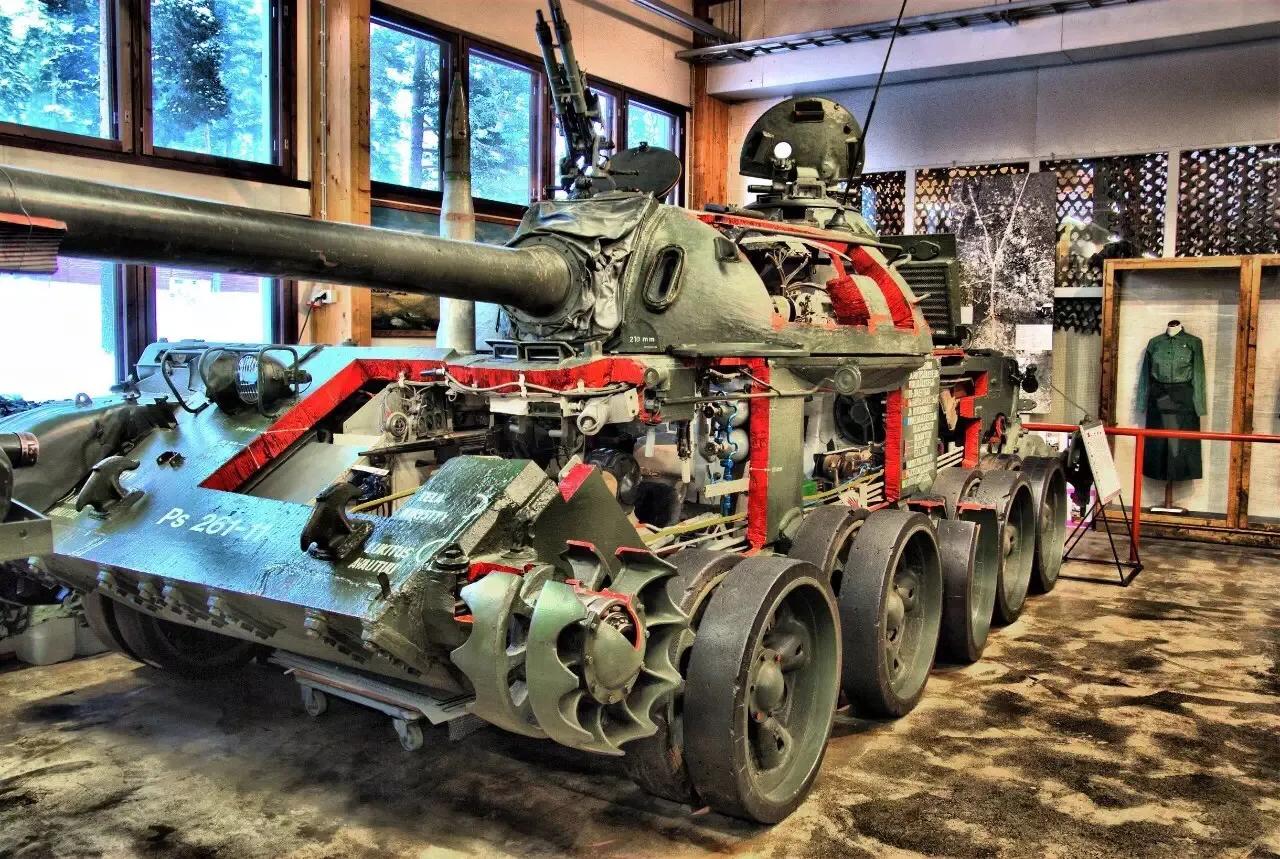 "Carmel" creates a new era of future tanks!Drive the tank with the Xbox ...