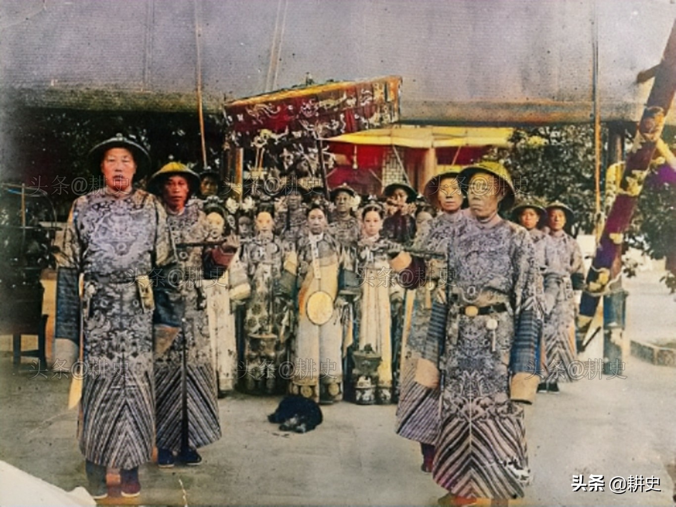 Old photos in the late Qing Dynasty: prostitutes drinking and punching ...