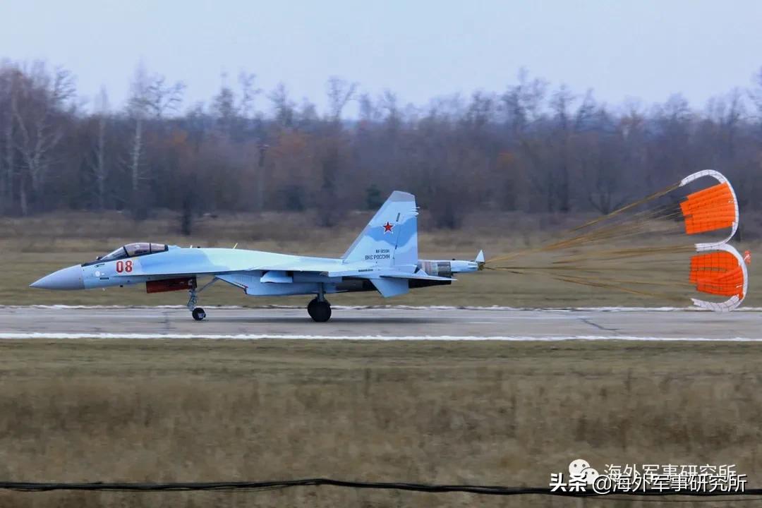 This article explains clearly how to distinguish the Su-27 flanker ...