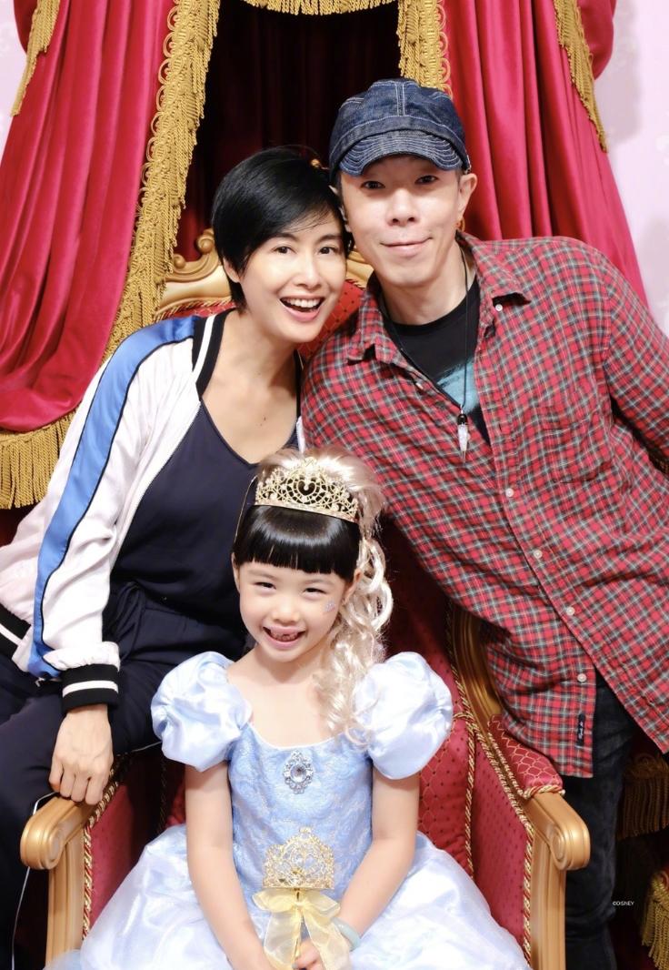 Zhu Yin's mother and daughter travel to Disneyland, the 8-year-old ...