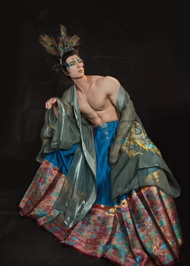 Shanghai "Muscle Bodhisattva" shows off his muscles, both Buddha and ...