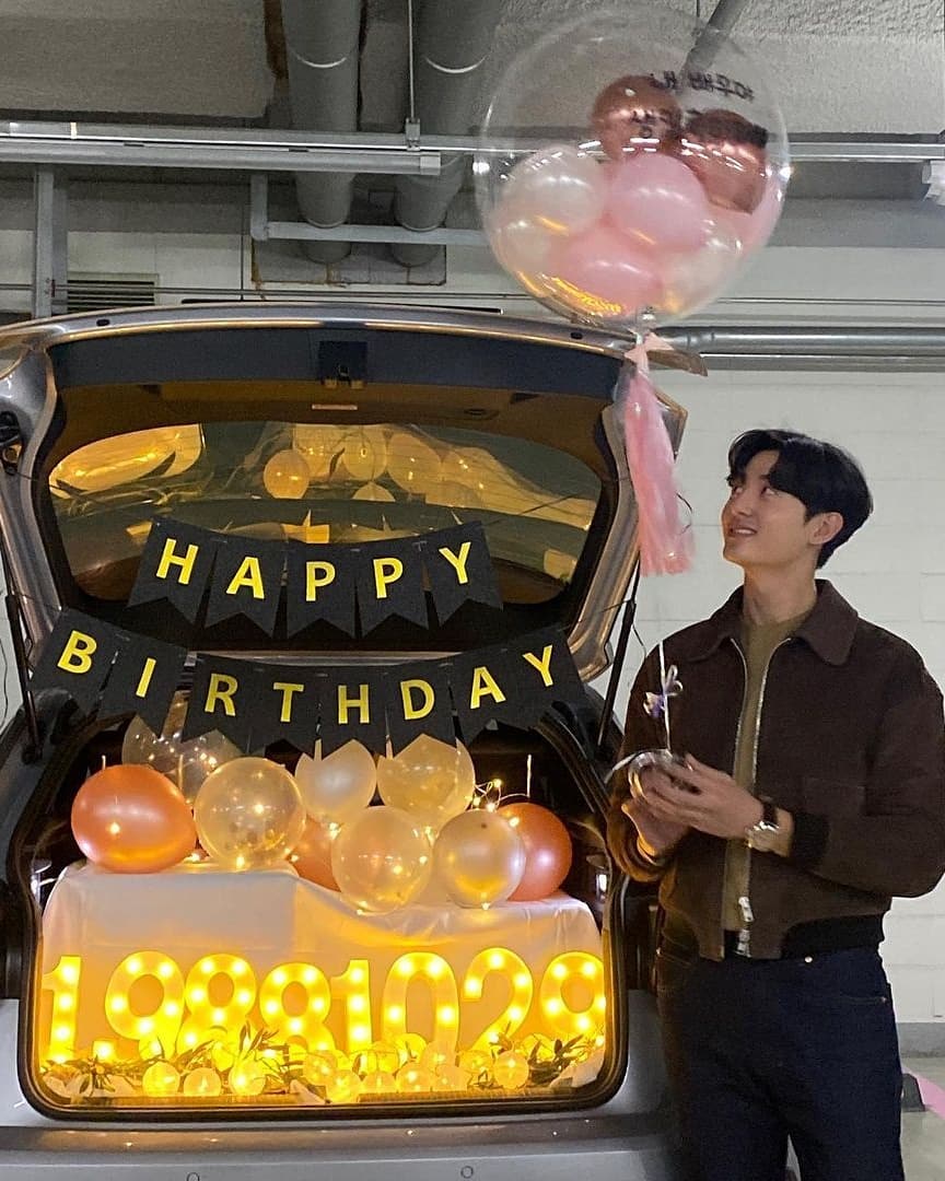 Han Xing Li Zhixun's crew celebrates his birthday, but his friend makes ...