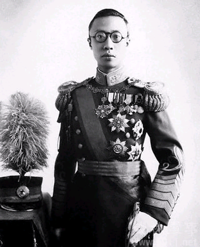 In 1980 Puyi's memorial service, his younger brother Pujie endured his ...