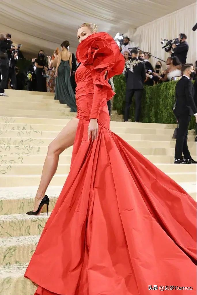 The 18-year-old mixed-race genius girl asked the US Open. Met Gala also ...