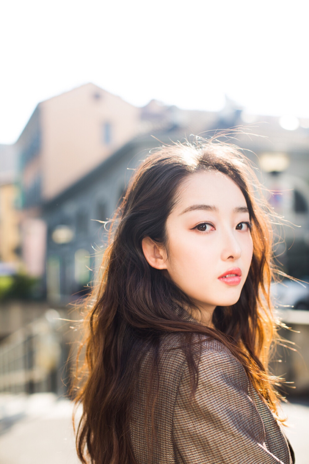 I only serve these 3 female celebrities who have small eyes but are ...