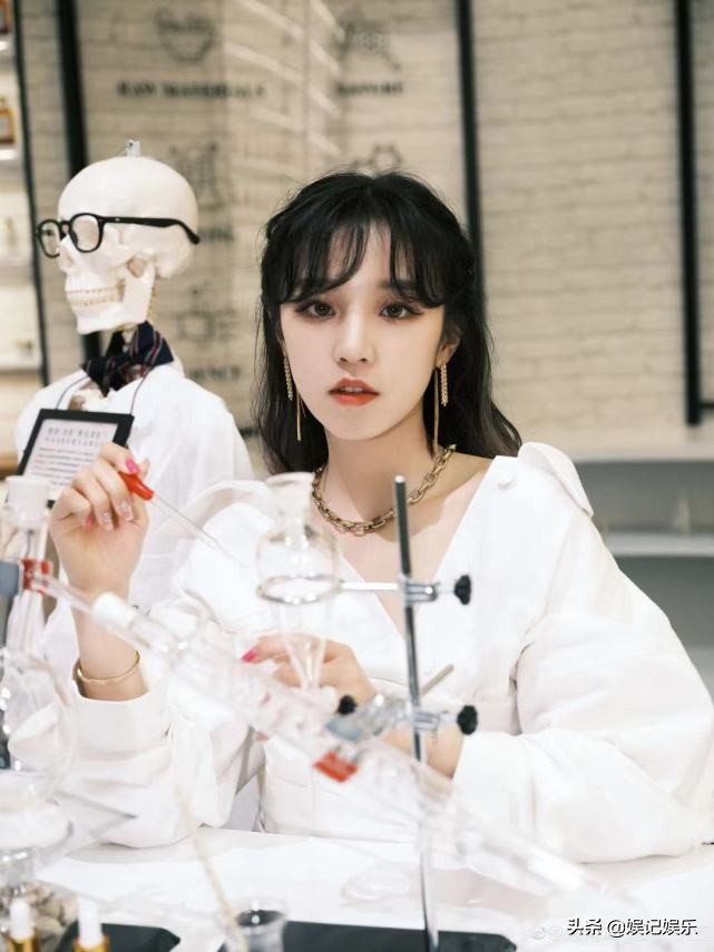 After Song Yuqi hit the baby's face, he was exposed in the background ...