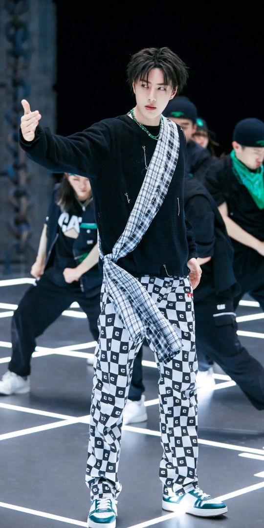 Portraits of Qian Xi, Reba, Wang Yibo, Cai Xukun, Zhao Lusi, Ju Jingyi ...