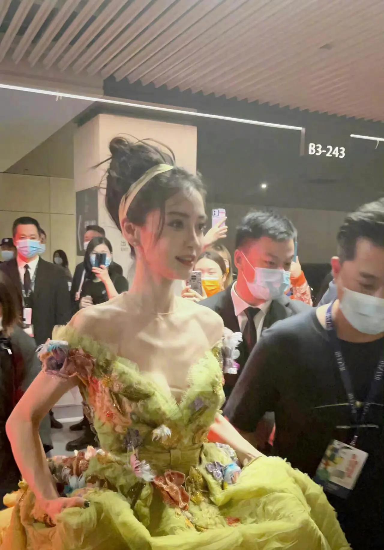 angelababy bazaar charity night look Reuters, dark V green tutu skirt ...