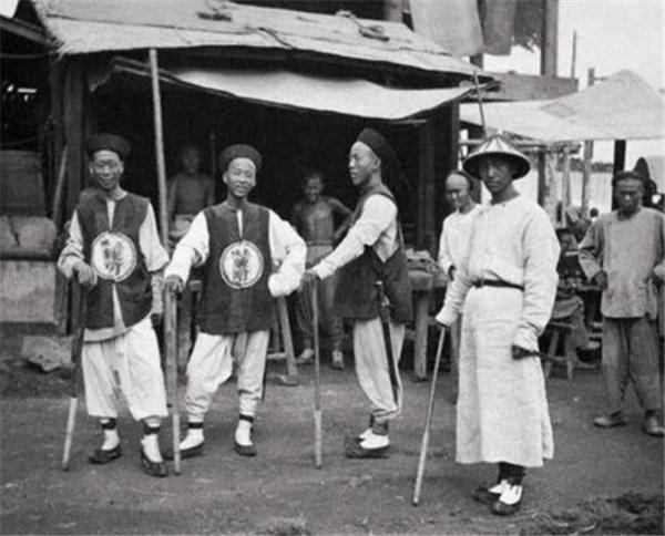 Li Ruidong was a top master in the late Qing Dynasty. He had two ...