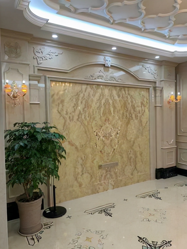 The nouveau riche flaunts that he is rich, and he decorates ...