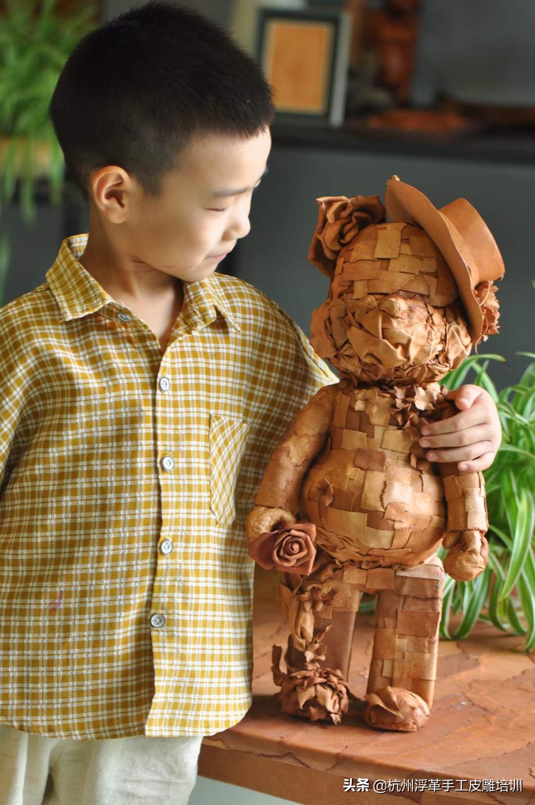 Use scraps of skin to make a cute puppet doll - iNEWS