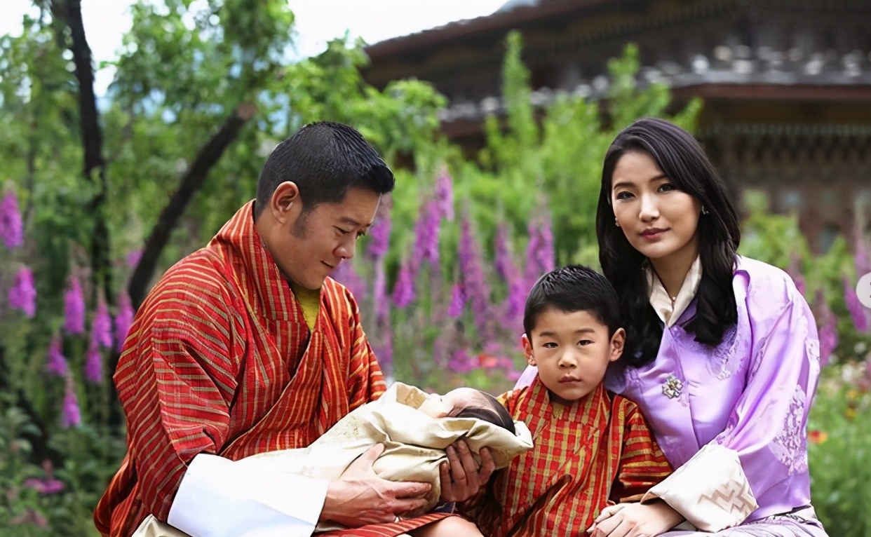 The five princesses of Bhutan finally got married! The object is the ...