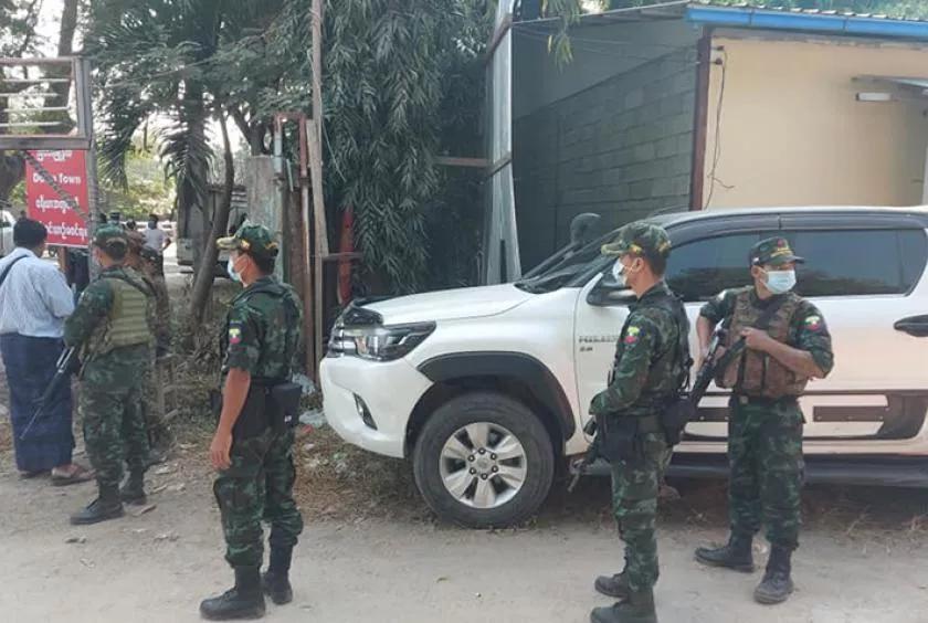 The military and border guards line up the streets with guns at ...