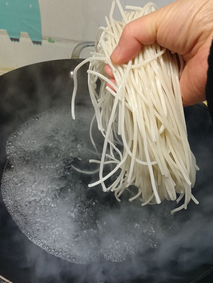 [Lard Mix Noodles] A simple home-cooked method of Hunanese, get up ...