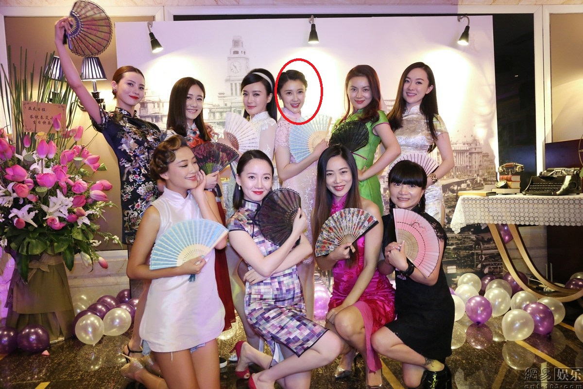 "Happy rich woman" Gan Wei: married a wealthy family with a green dress ...