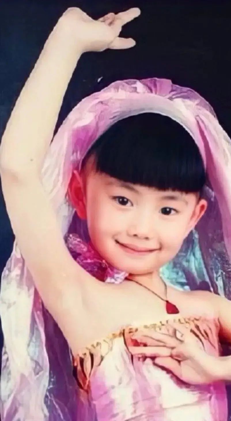 "Mou Girl" Liu Haocun's childhood photos were exposed, and he ran into ...