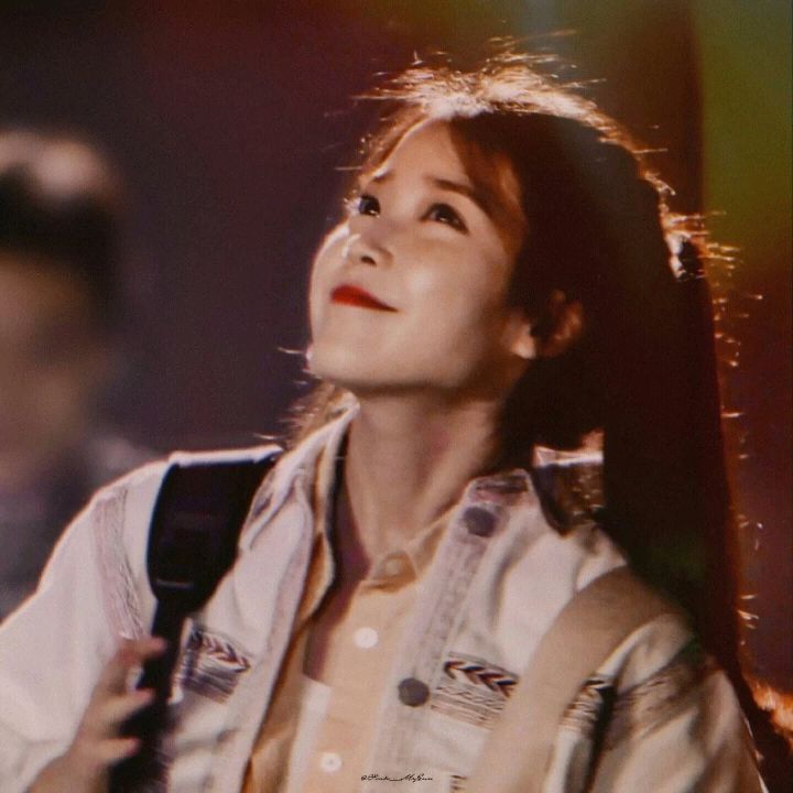 "Can you love IU so cute?" - iNEWS