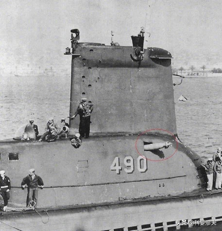 It's amazing!The nuclear submarine was hit by a torpedo without even ...