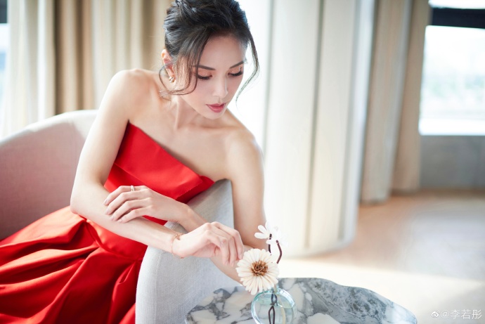 54-year-old Li Ruoxi weighs 92 pounds, like a girl, watching her good ...