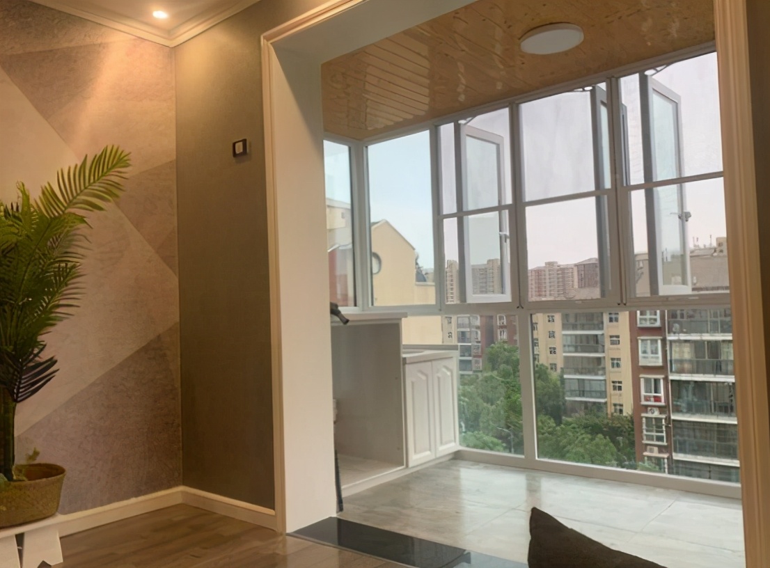 The 77-square-meter renovation cost 180,000. My friends said I'm not a ...